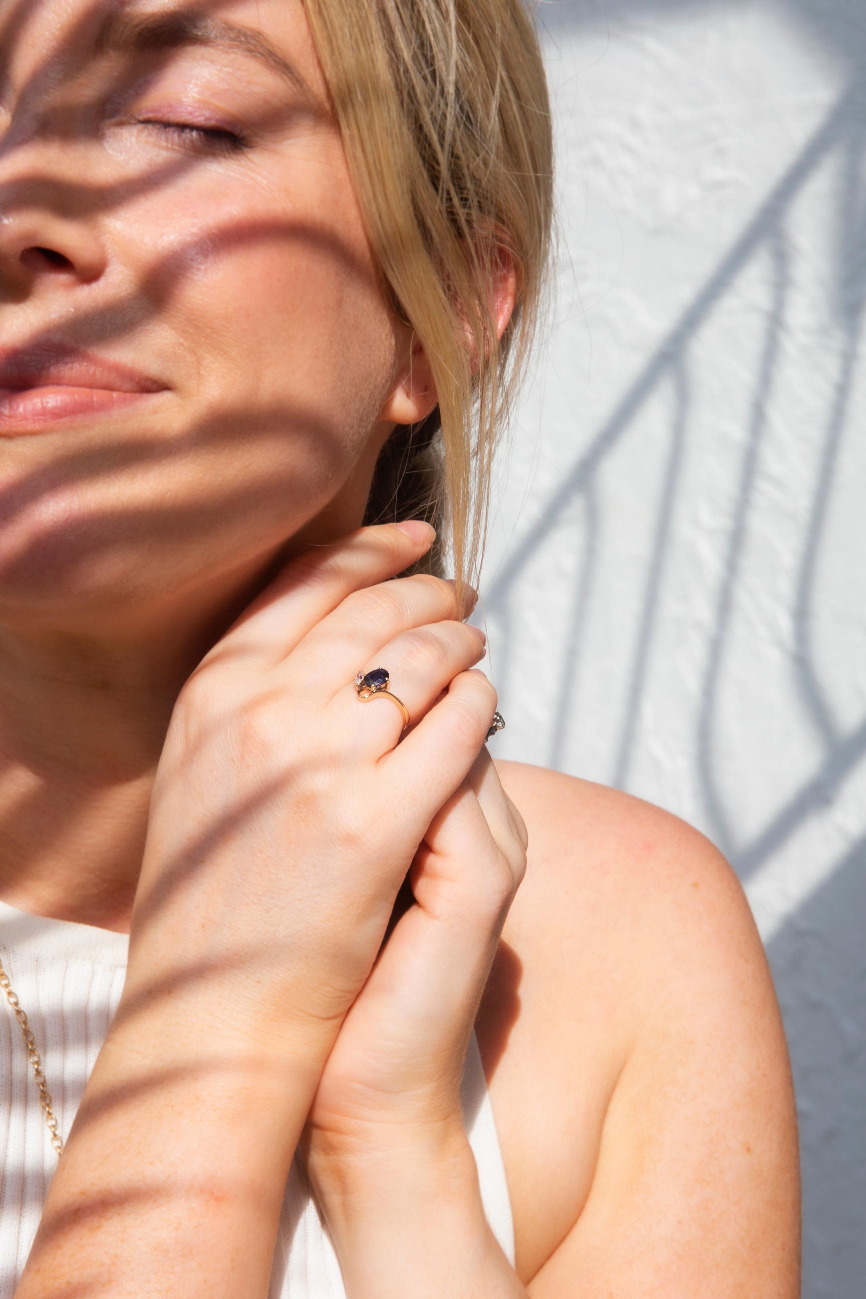 Vintage Circa 1950s 9 Carat Gold Sapphire and Diamond Crossover Ring For Sale at 1stDibs