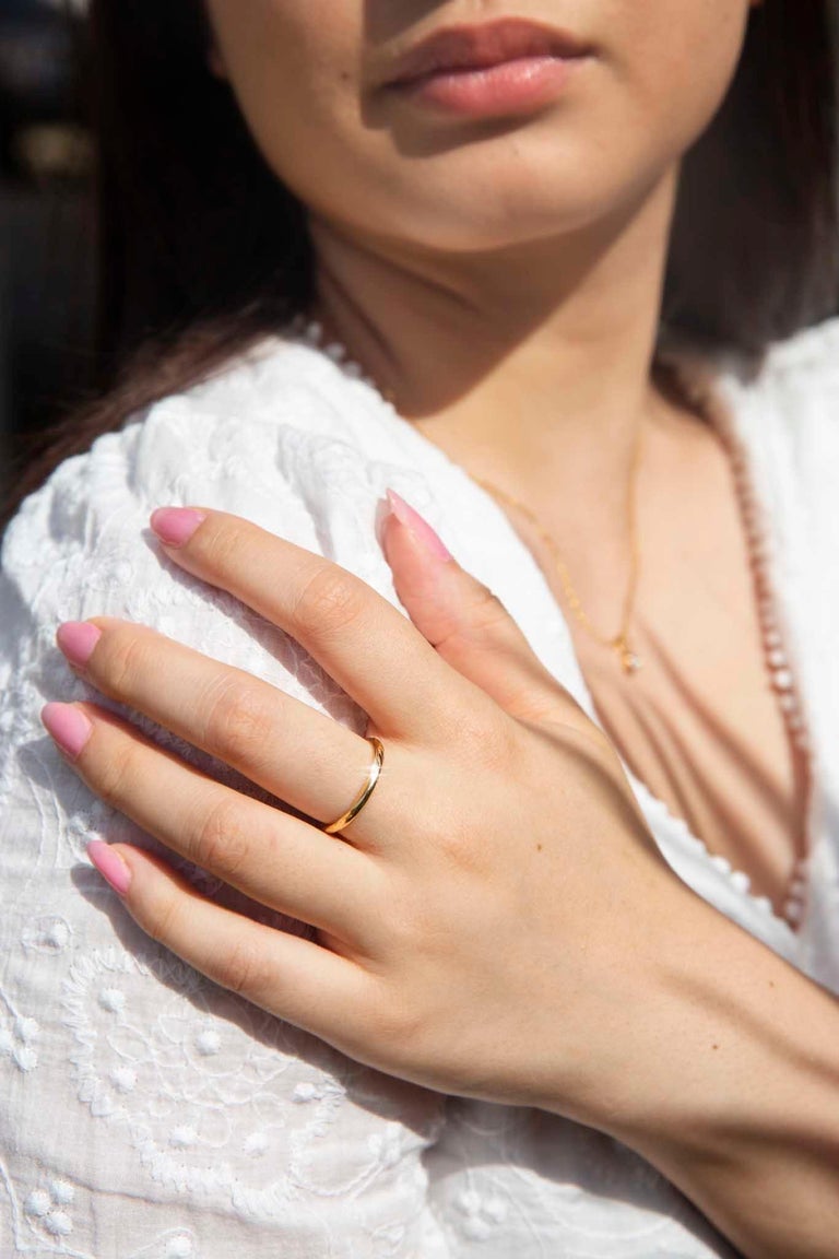 Vintage circa 1960s 18 Carat Yellow Gold Arrow Textured Stacking Band Ring For Sale at 1stDibs