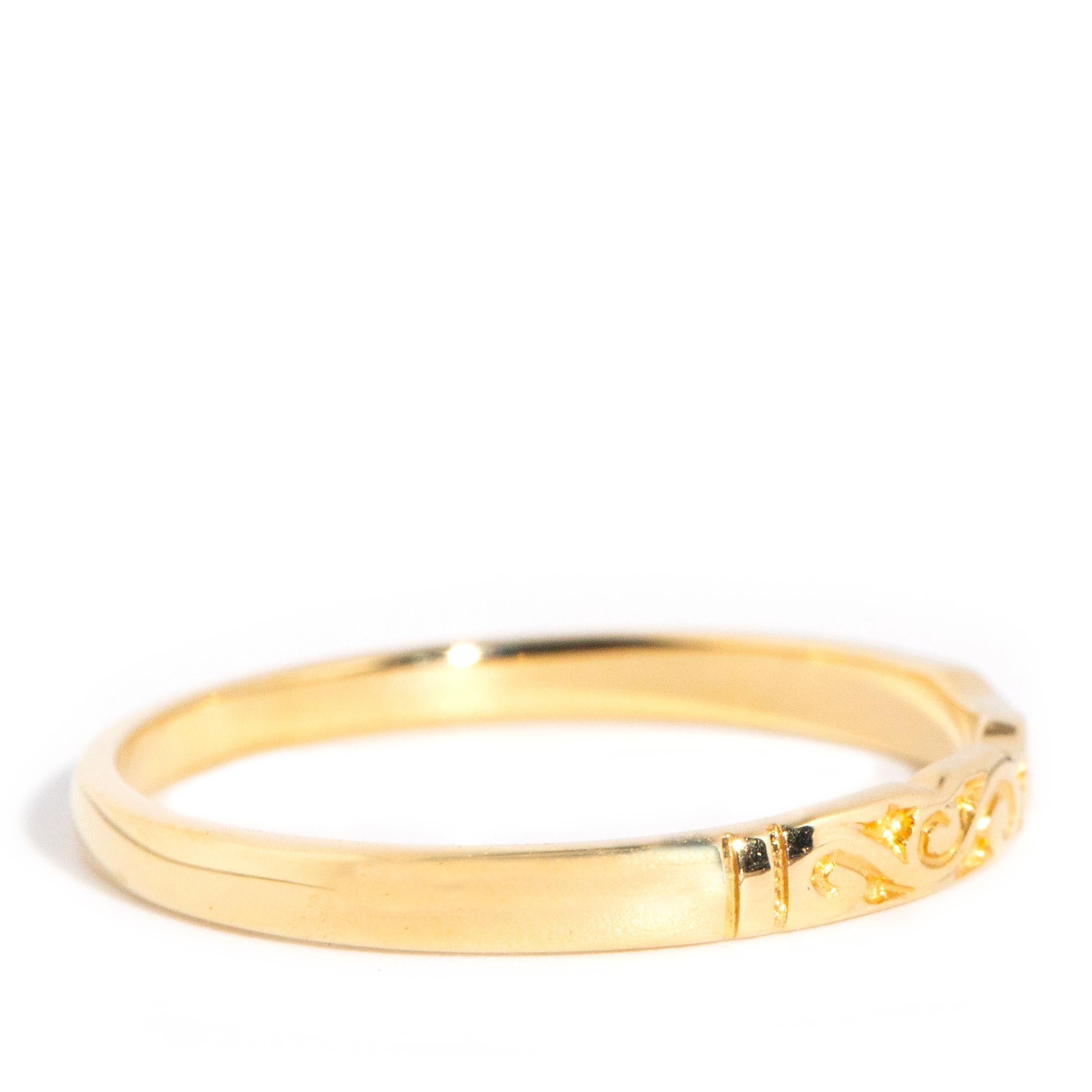 Vintage circa 1970s 18 Carat Yellow Gold Paisley Patterned Unisex Stacking Ring For Sale at 1stDibs