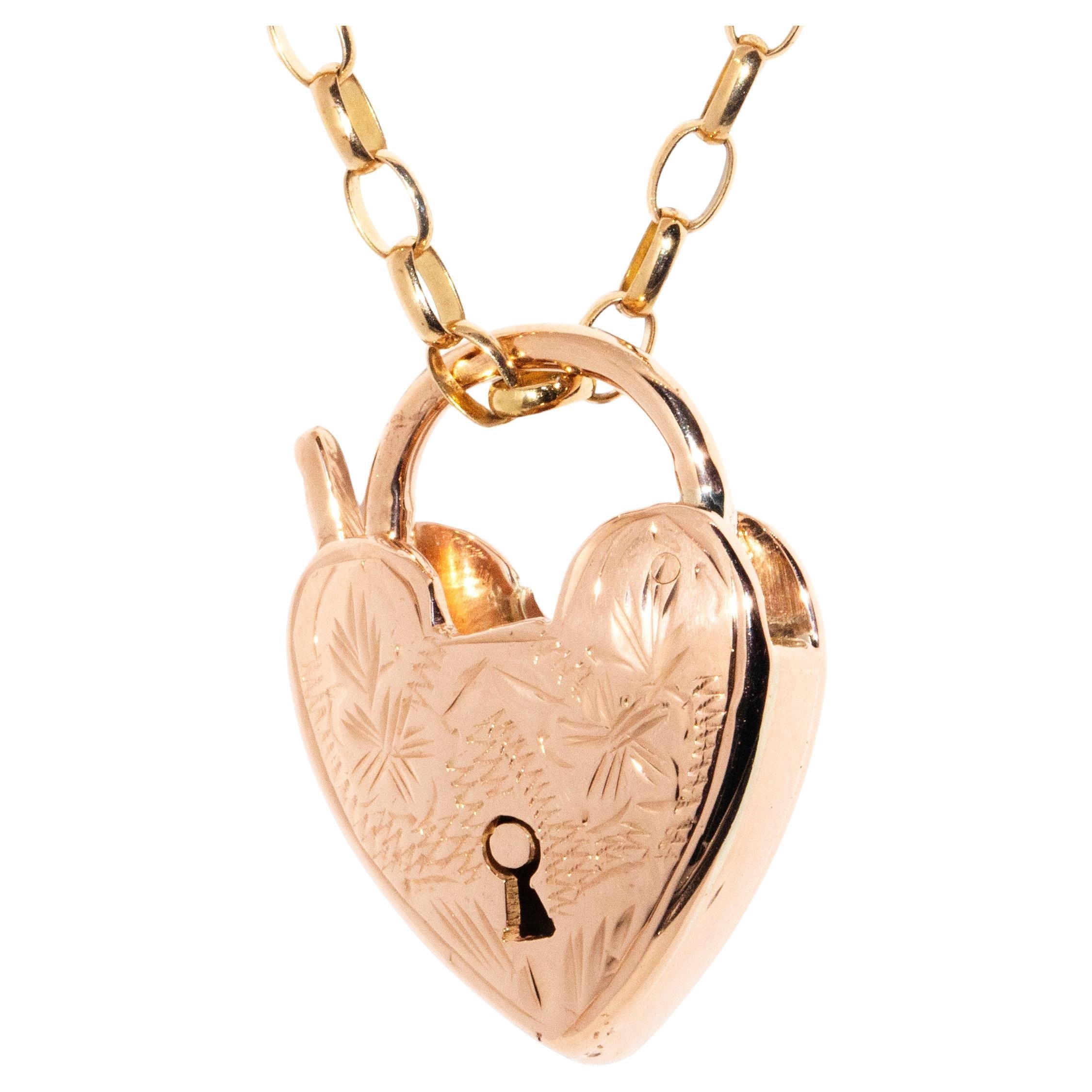 Vintage circa 1980s Double Heart Patterned Locket and Chain 9 Carat Yellow Gold For Sale at 1stDibs