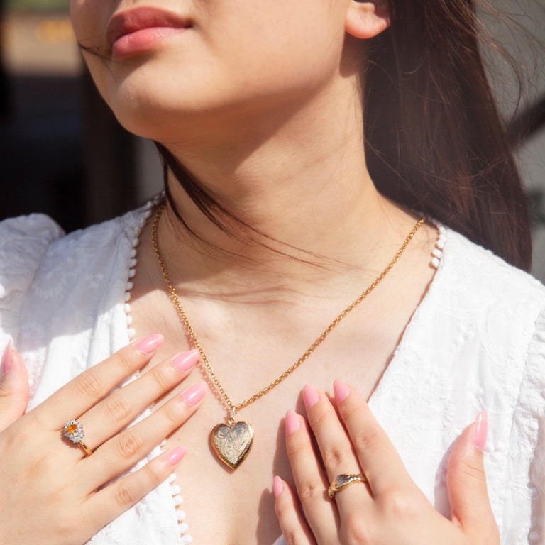 Vintage circa 1970s Clasping Hands 9 Carat Yellow Gold Loyalty and ...