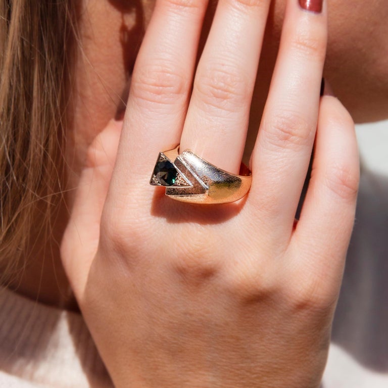 Vintage circa 1970s Green Sapphire 9 Carat Yellow Gold V-Shaped Men's ...