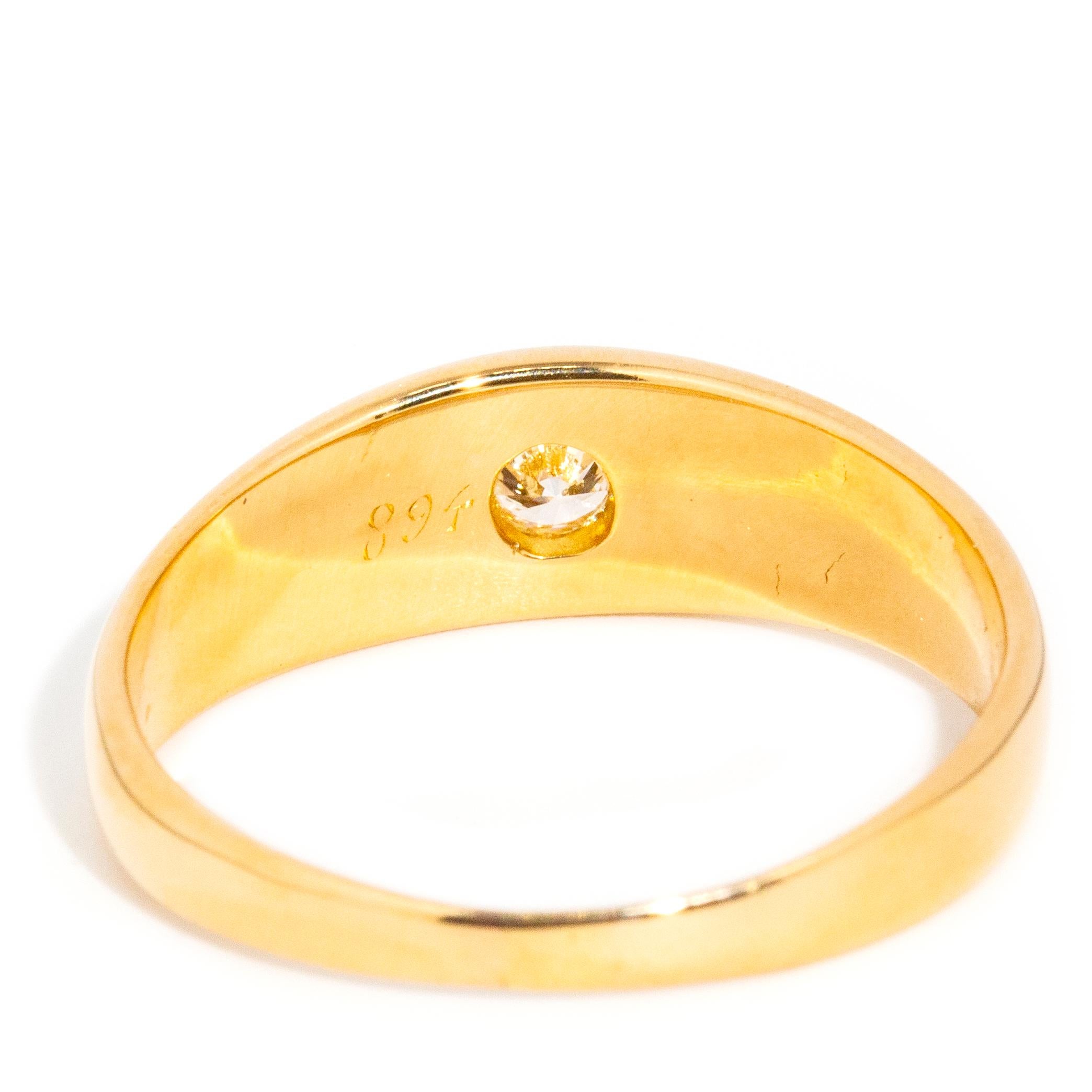 Vintage Circa 1980s Hammer Set Diamond Dome Ring 18 Carat Yellow Gold En vente sur 1stDibs