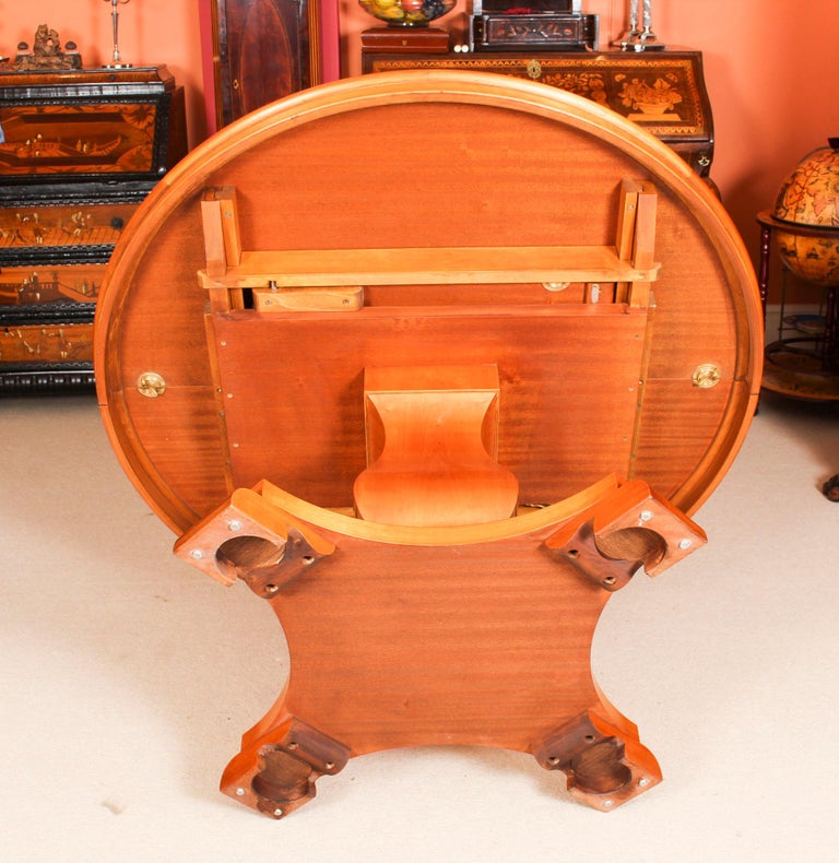 Vintage Circular Extending Dining Table by Charles Barr, 20th Century ...