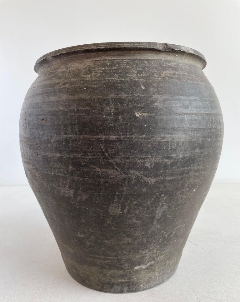 Vintage Clay Pot Medium Size For Sale at 1stDibs