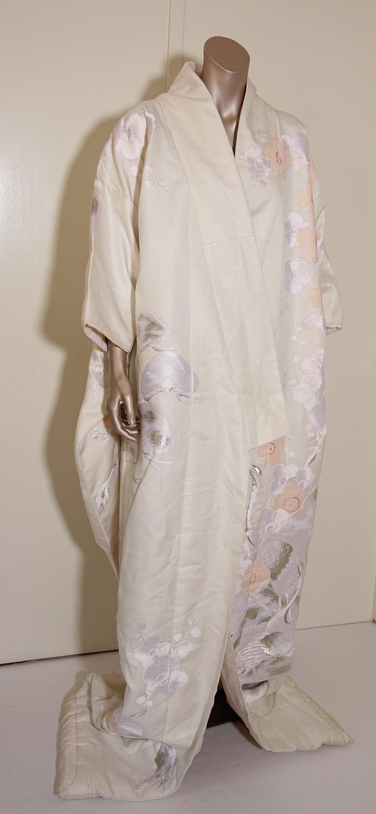 Vintage Kimono Collectable Japanese White Silk Ceremonial Wedding Dress ...