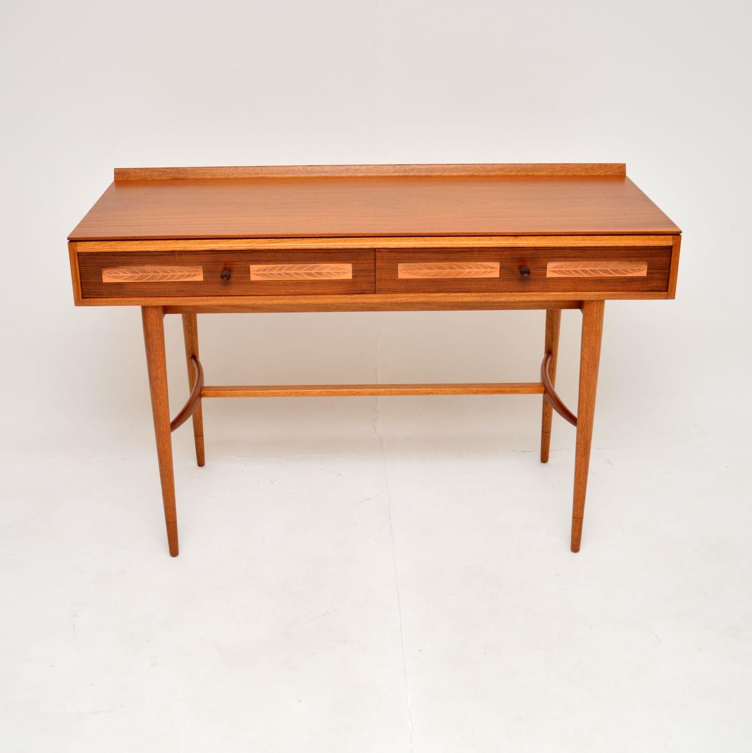 Vintage Console Table by Robert Heritage for Archie Shine For Sale at ...
