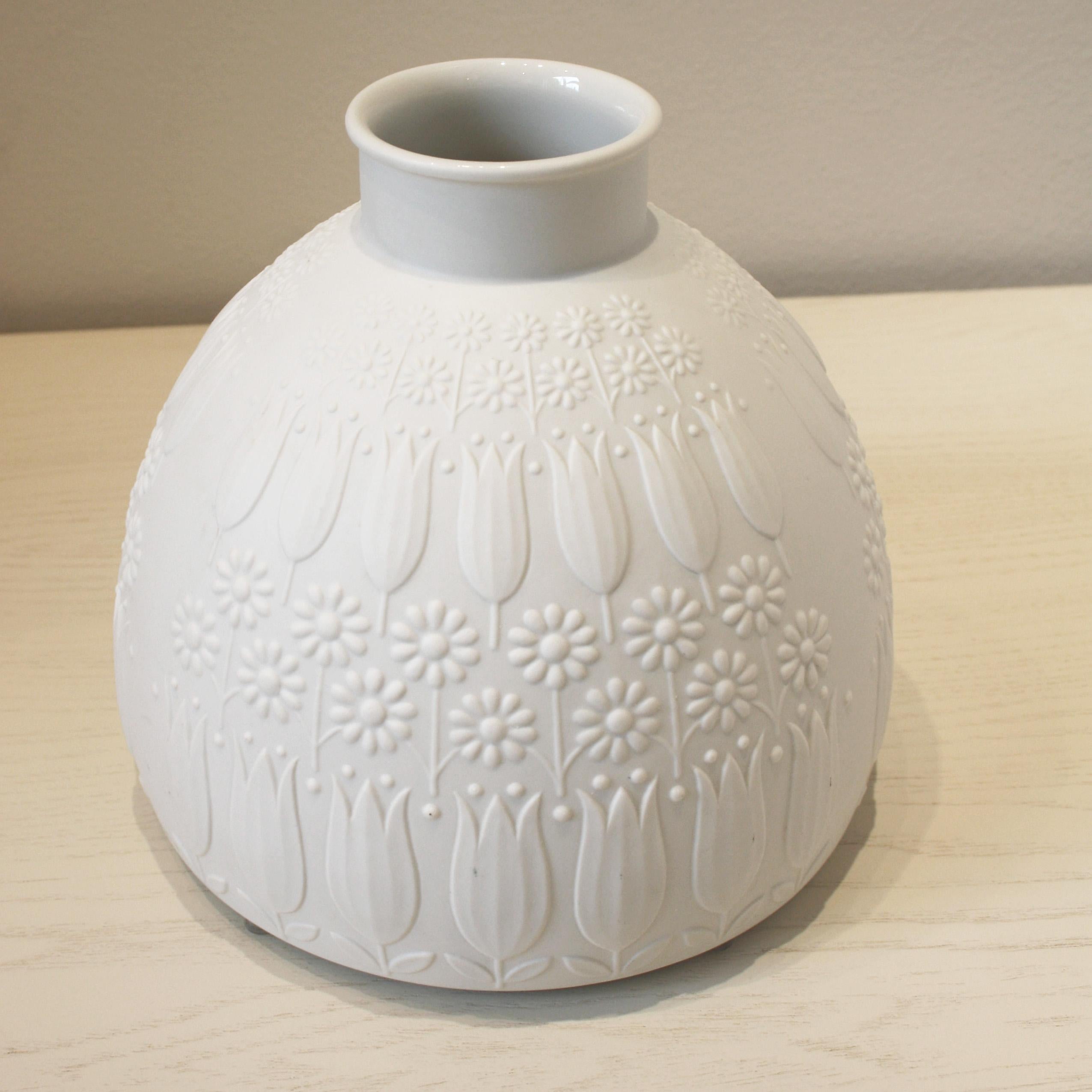 Vintage Daisy and Tulip Vase by Heinrich For Sale at 1stDibs