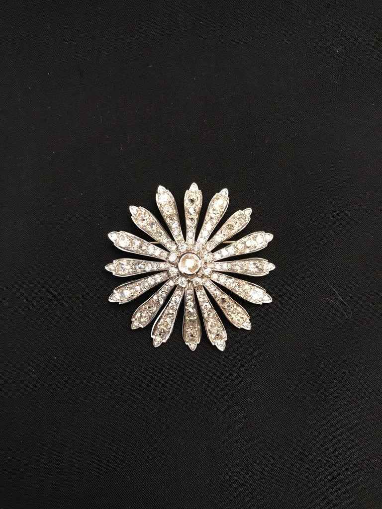 Vintage Daisy Brooch circa 1900-1930 in 18 Carat White Gold and ...