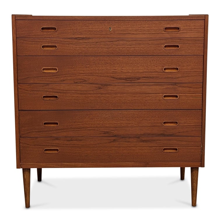 Vintage Danish Mid Century Large Teak Dresser '6676' at 1stDibs