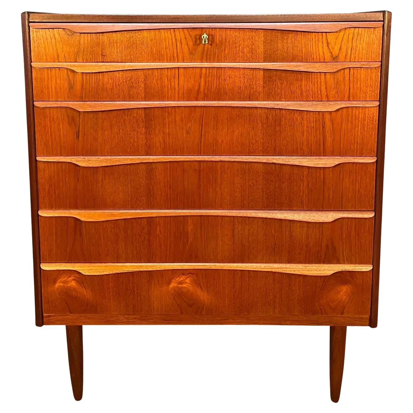 Vintage Danish Mid-Century Modern Teak Chest of Drawers Dresser For ...