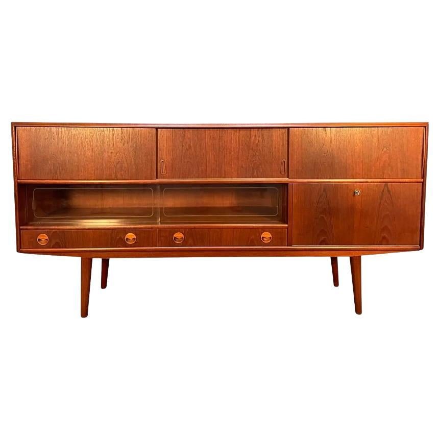 Dänische Mid-Century-Modern-Anrichte aus Teakholz im Angebot bei 1stDibs