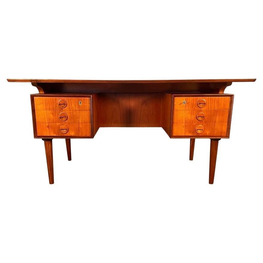 Vintage Danish Mid-Century Modern Teak Floating Desk in the Manner of ...