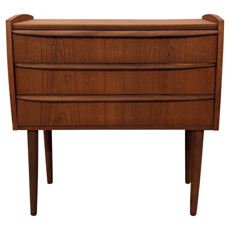 Vintage Danish Mid Century Side Dresser "6317" For Sale at 1stDibs