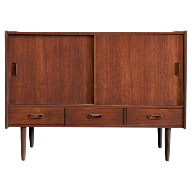 Vintage Danish Midcentury Small Teak Sideboard, 042355 For Sale at 1stDibs