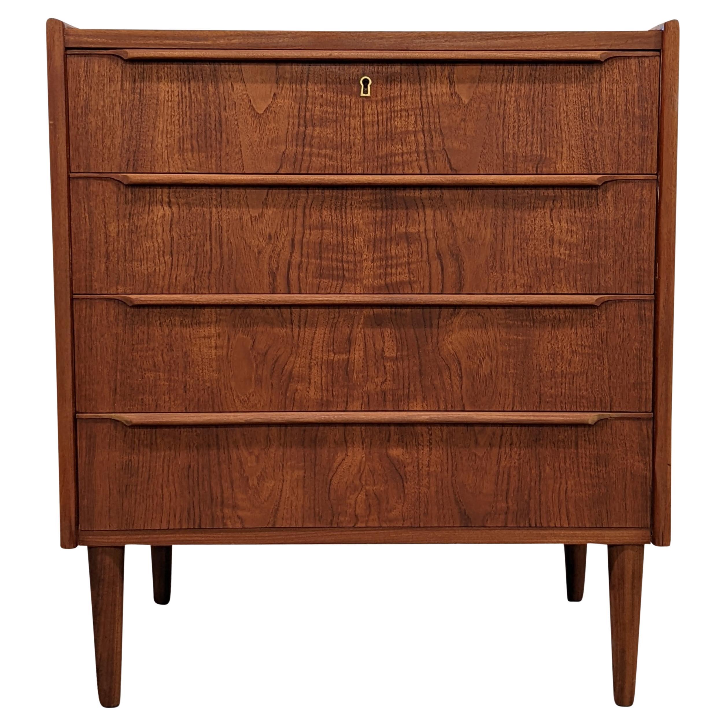 Vintage Danish Mid Century Rosewood Dresser "7716" at 1stDibs
