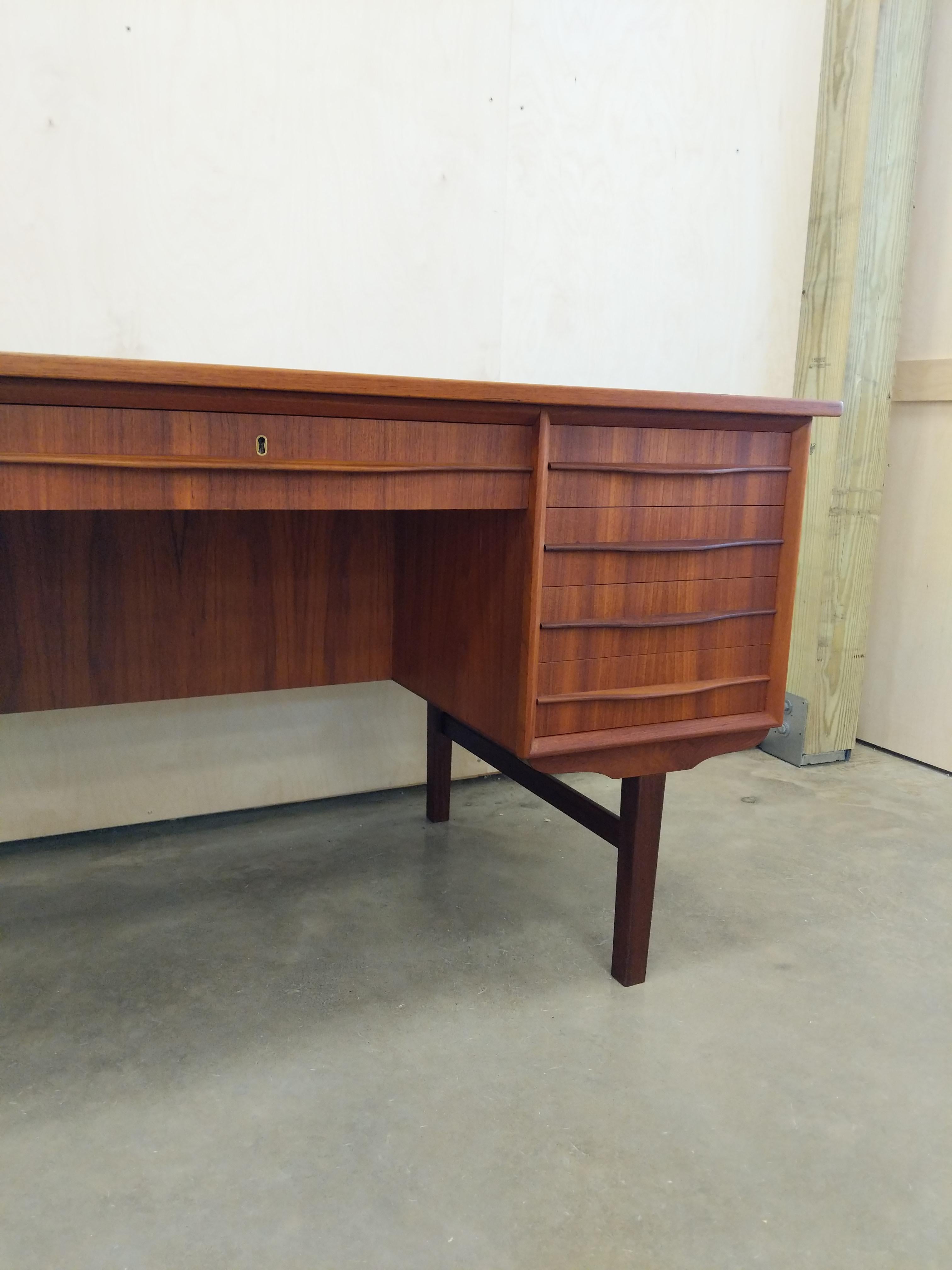 Vintage Danish Modern Teak Desk For Sale at 1stDibs