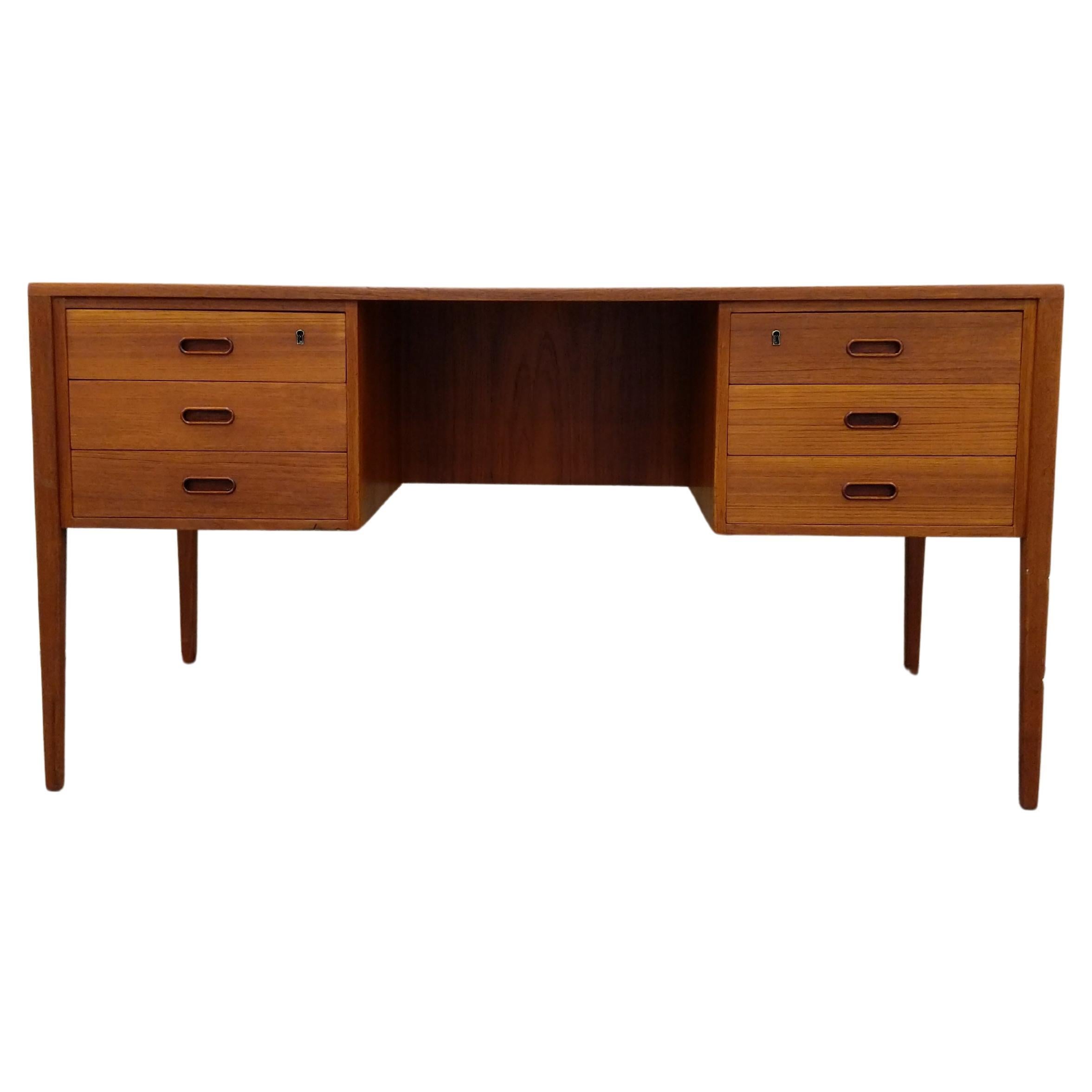 Vintage Danish Modern Teak Desk For Sale at 1stDibs