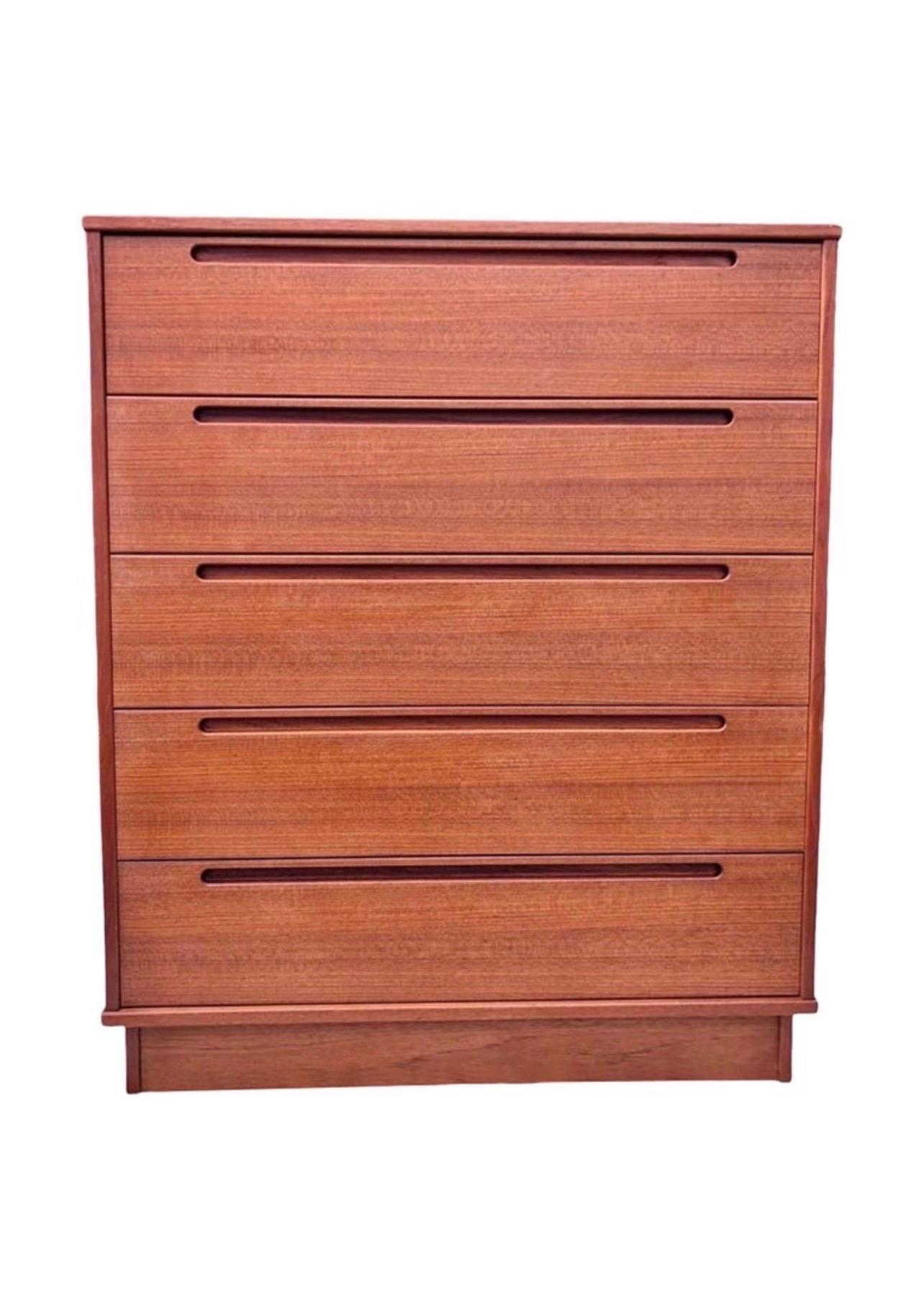 Vintage Danish Modern Torring Mid Century Dresser Set For Sale at 1stDibs