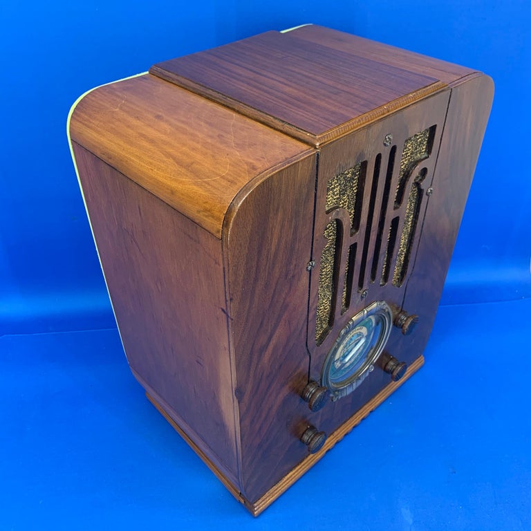 Vintage Decorative Silvertone Tabletop Radio with Plexiglass Back ...