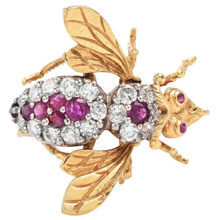 Vintage Diamond and Ruby Bee 18k Gold Brooch Pin For Sale at 1stDibs
