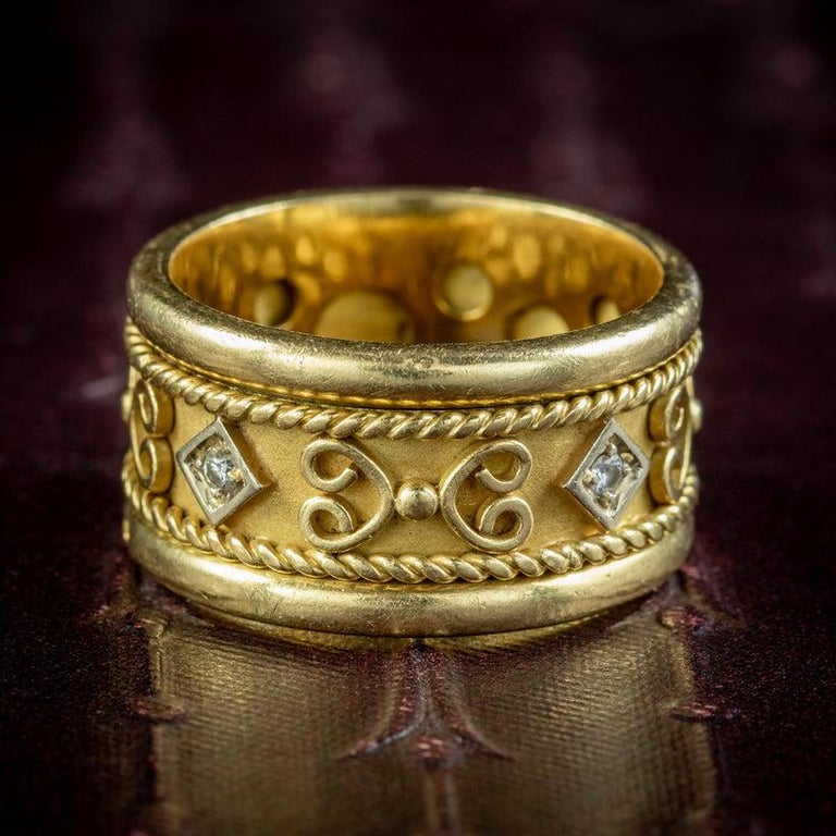 Vintage Diamond Spinning Band Ring in 18 Carat Gold For Sale at 1stDibs
