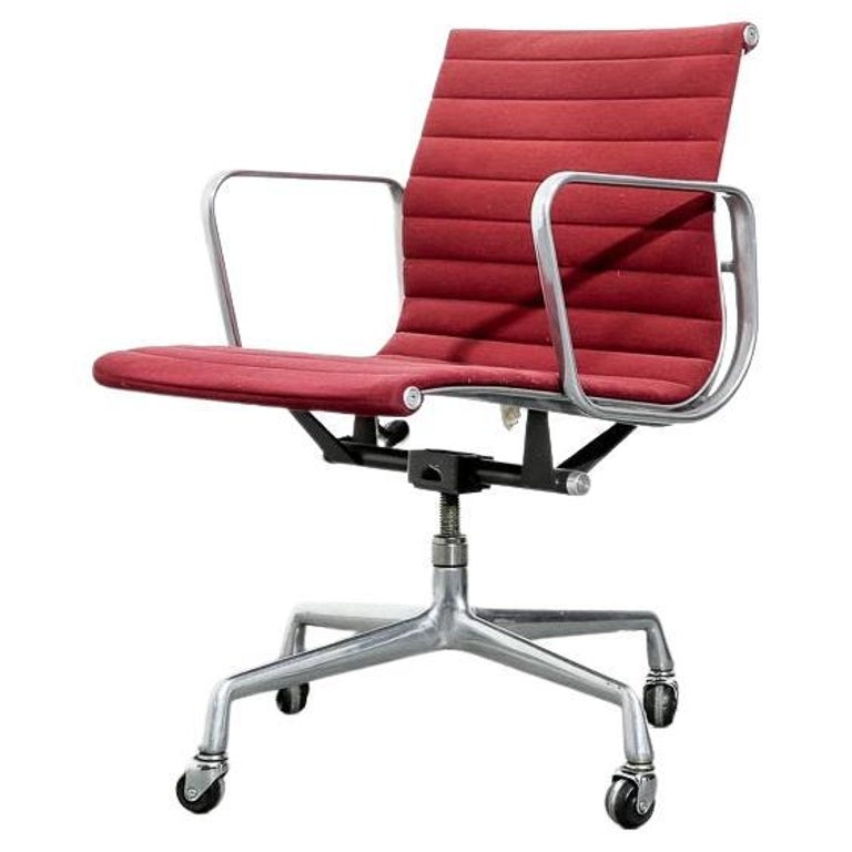Vintage Eames Aluminum Group Management Chair at 1stDibs