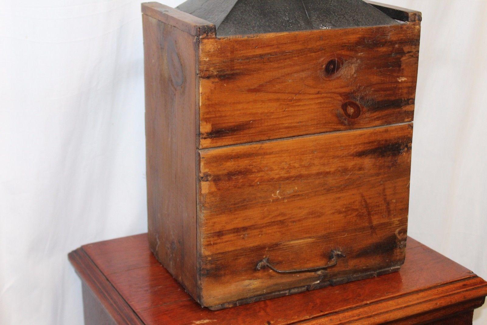 Vintage Early 1900s Oil Can in Wooden Box For Sale at 1stDibs