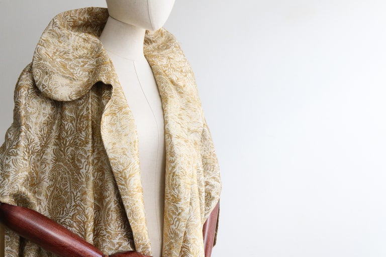 Vintage Early 1930's Silk Gold Lamé Cape For Sale at 1stDibs