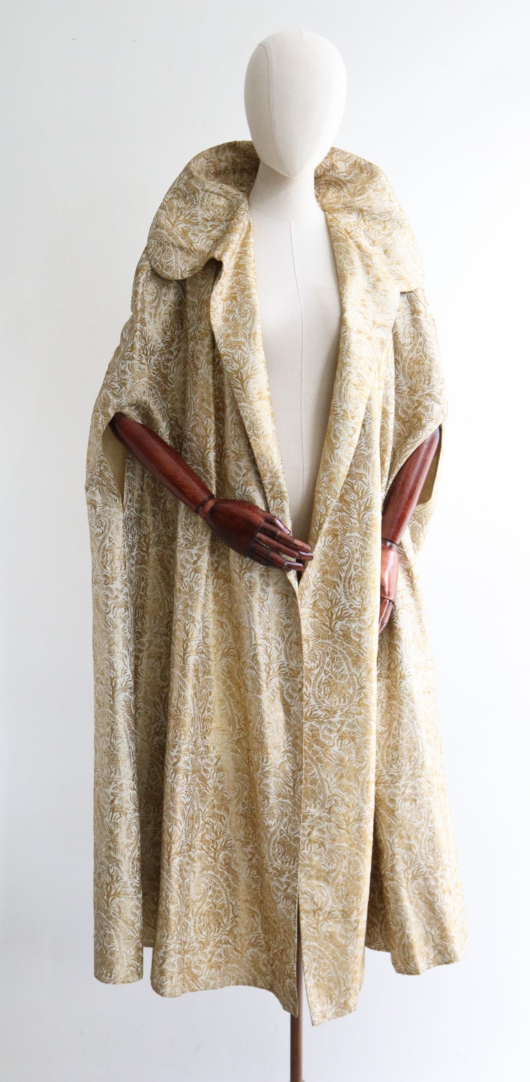 Vintage Early 1930's Silk Gold Lamé Cape For Sale at 1stDibs