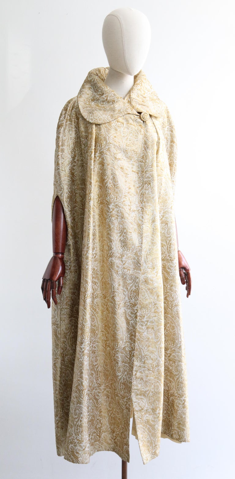 Vintage Early 1930's Silk Gold Lamé Cape For Sale at 1stDibs