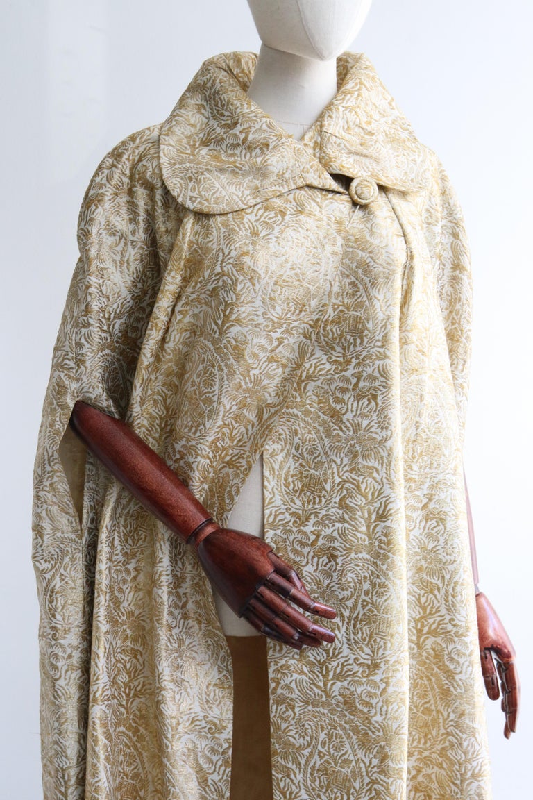 Vintage Early 1930's Silk Gold Lamé Cape For Sale at 1stDibs