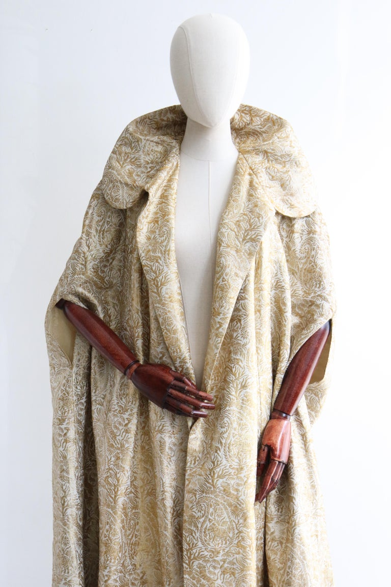 Vintage Early 1930's Silk Gold Lamé Cape For Sale at 1stDibs