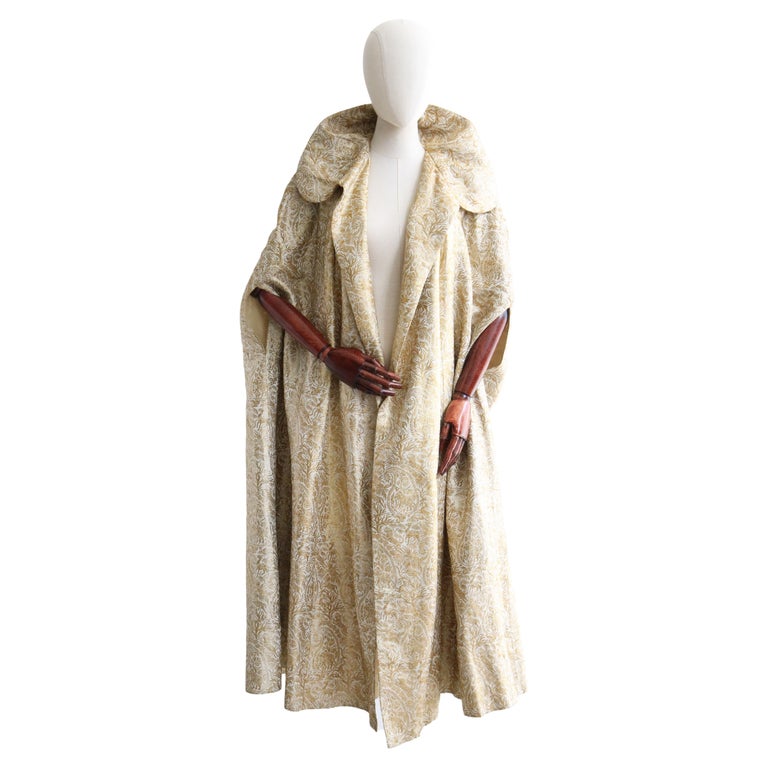 Vintage Early 1930's Silk Gold Lamé Cape For Sale at 1stDibs