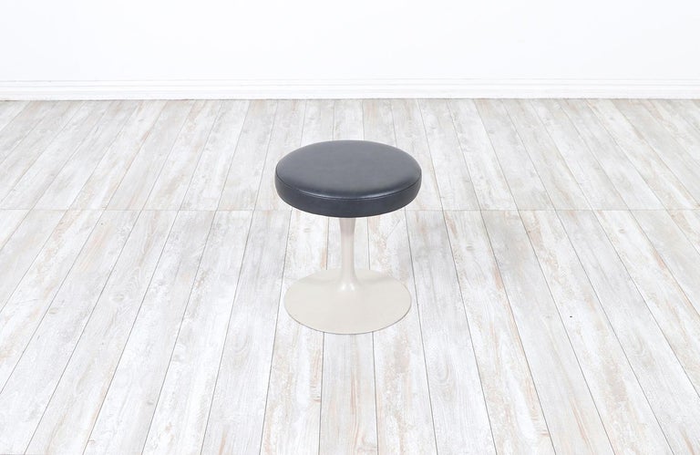 Vintage Eero Saarinen Tulip Stool with Grey Leather for Knoll For Sale ...