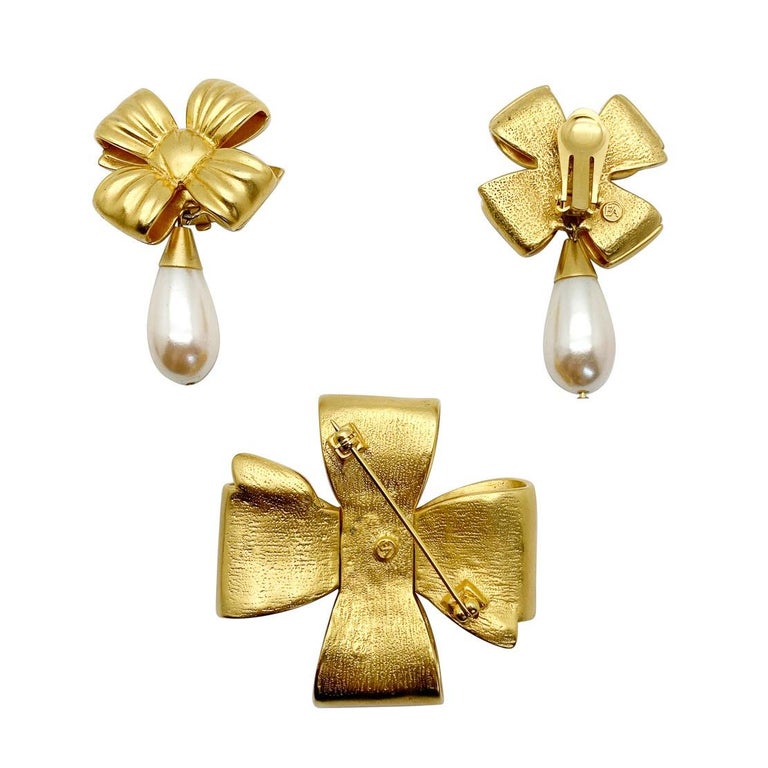 Vintage Elizabeth Arden Bow Brooch and Earrings 1980s For Sale at 1stDibs