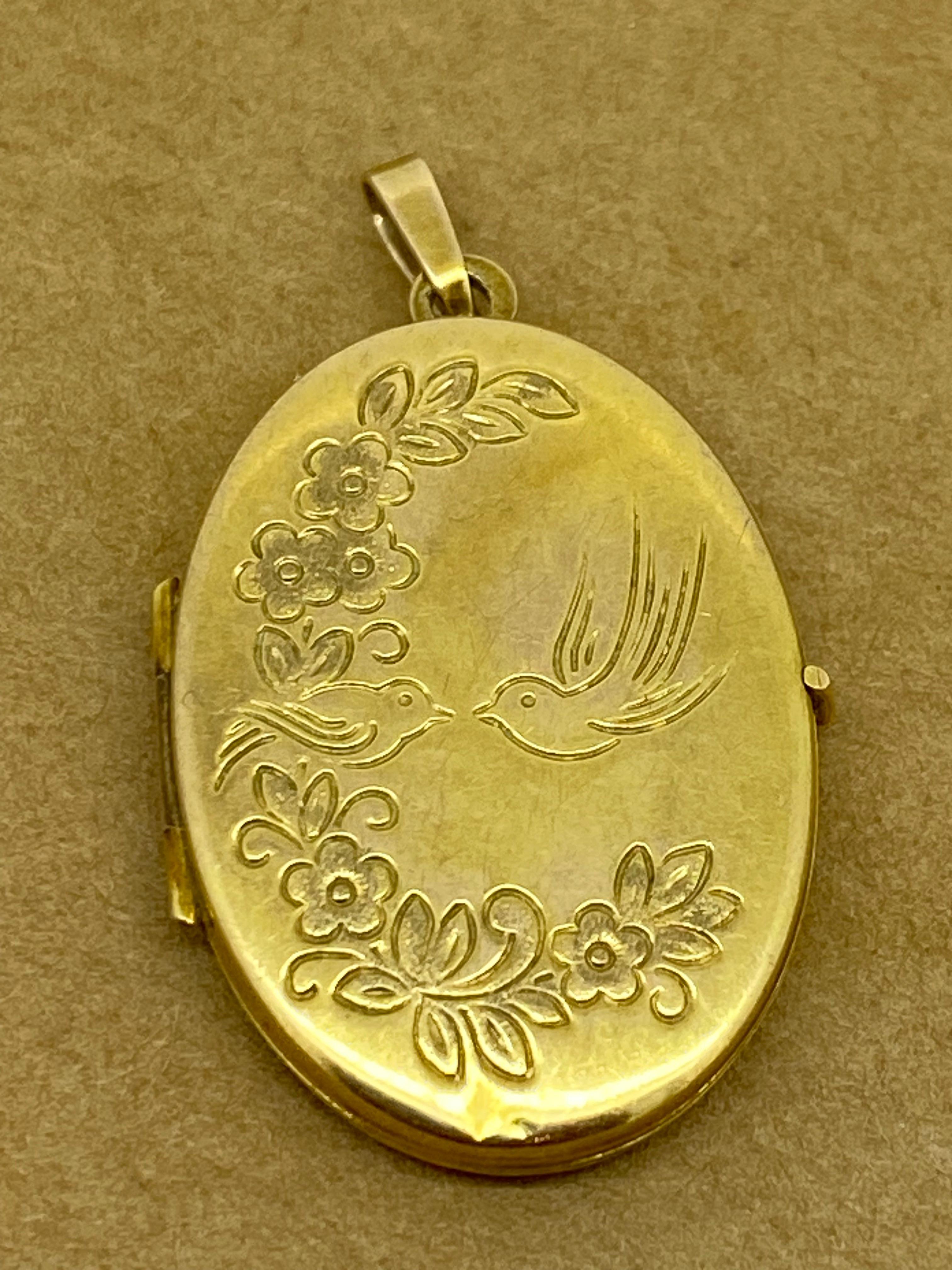 Vintage English 9K Yellow Gold Finely Engraved Large Oval Locket For ...