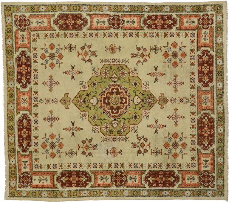 Vintage European Area Rug with Traditional Style For Sale at 1stDibs