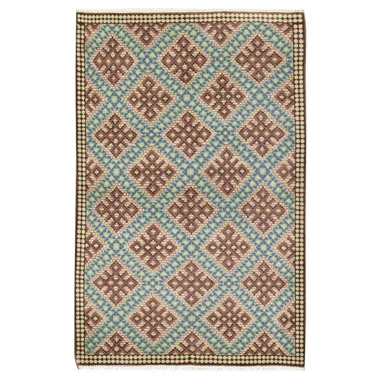 Vintage European Rug Carpet For Sale at 1stDibs