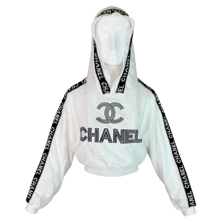 Vintage F/W 1994 Chanel White Logo Cropped Hoodie Sweatshirt For Sale ...