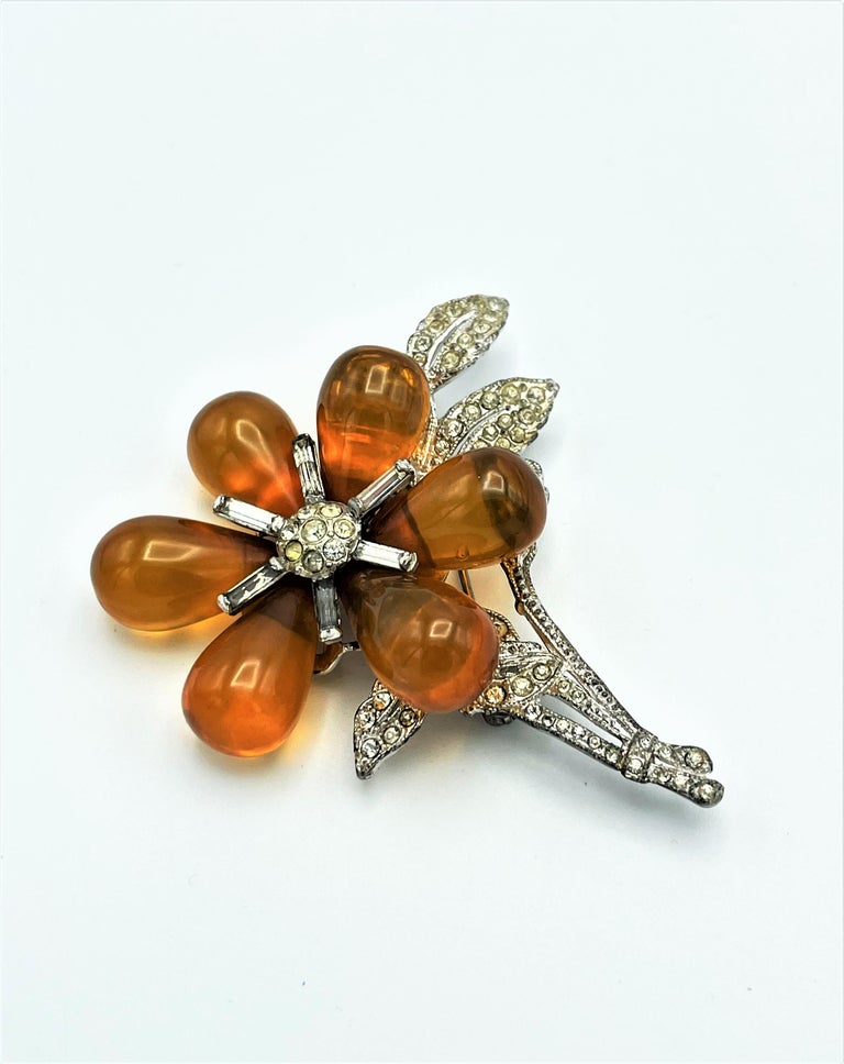 Vintage flower basket brooch, Bakelite and strass, Rhodium, 1930 USA ...