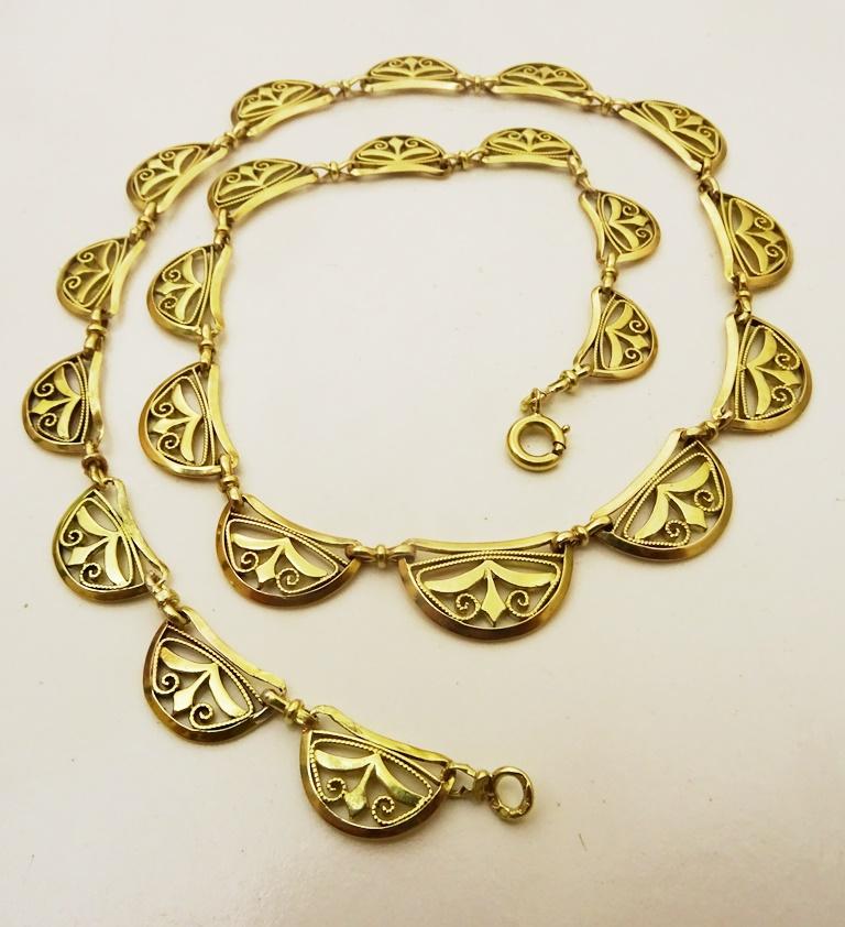 Vintage French 18 karat Gold Crescent Filigree Necklace For Sale at 1stDibs