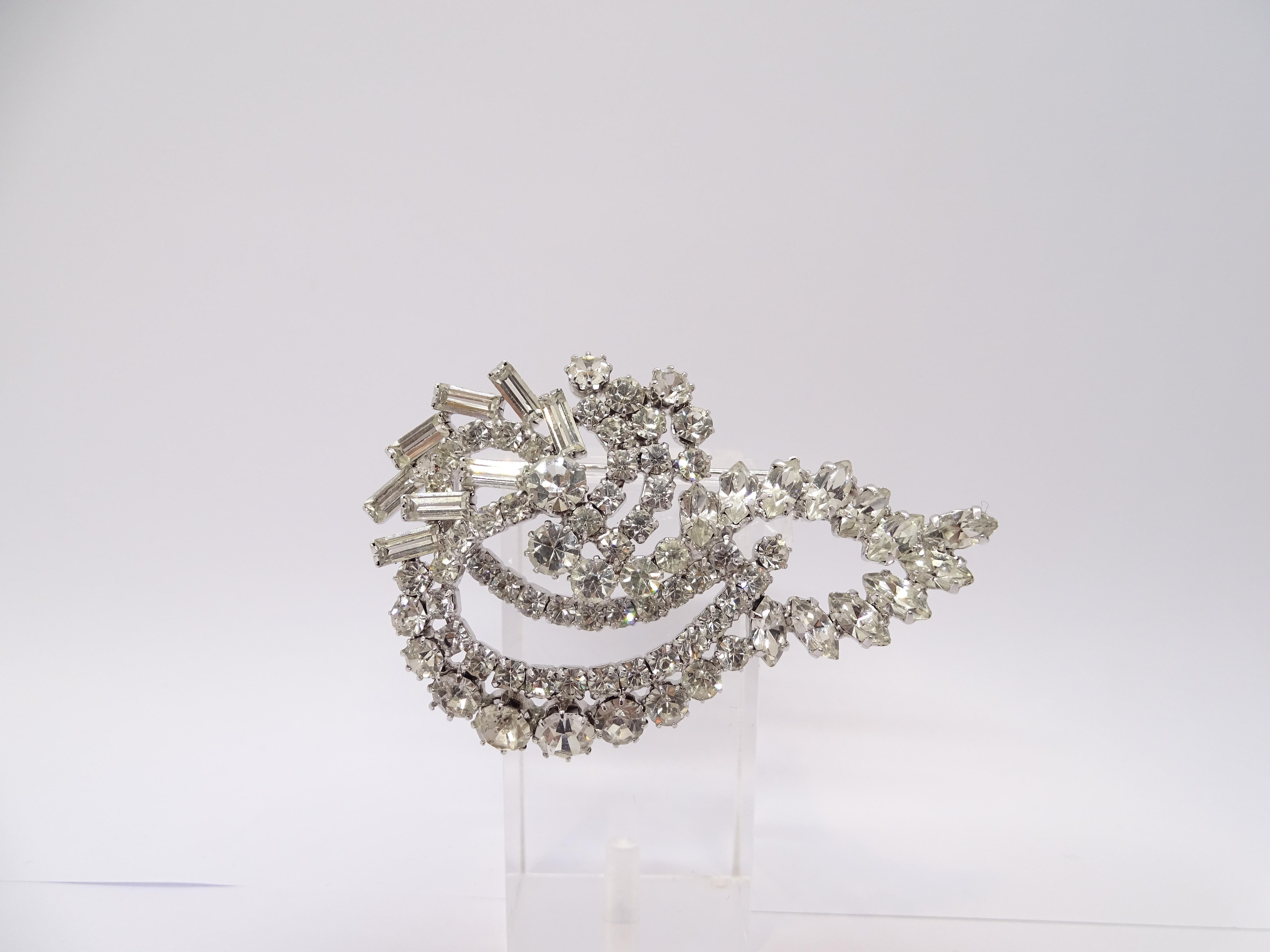 Vintage French brooch in silver metal and zircons in different sizes at ...
