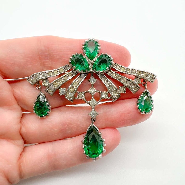 Vintage French Emerald Paste Droplet Brooch 1940s For Sale at 1stDibs