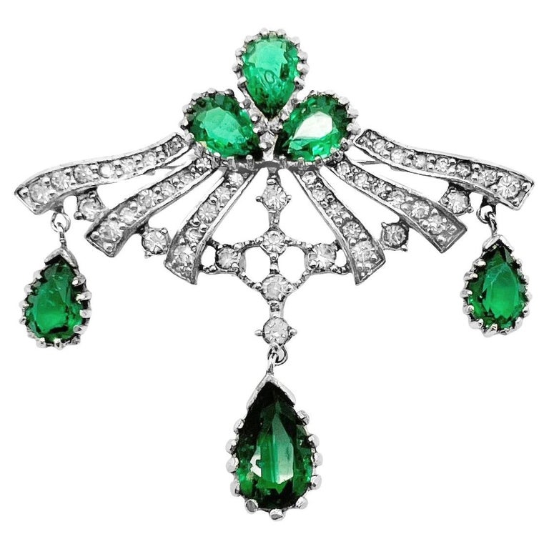 Vintage French Emerald Paste Droplet Brooch 1940s For Sale at 1stDibs
