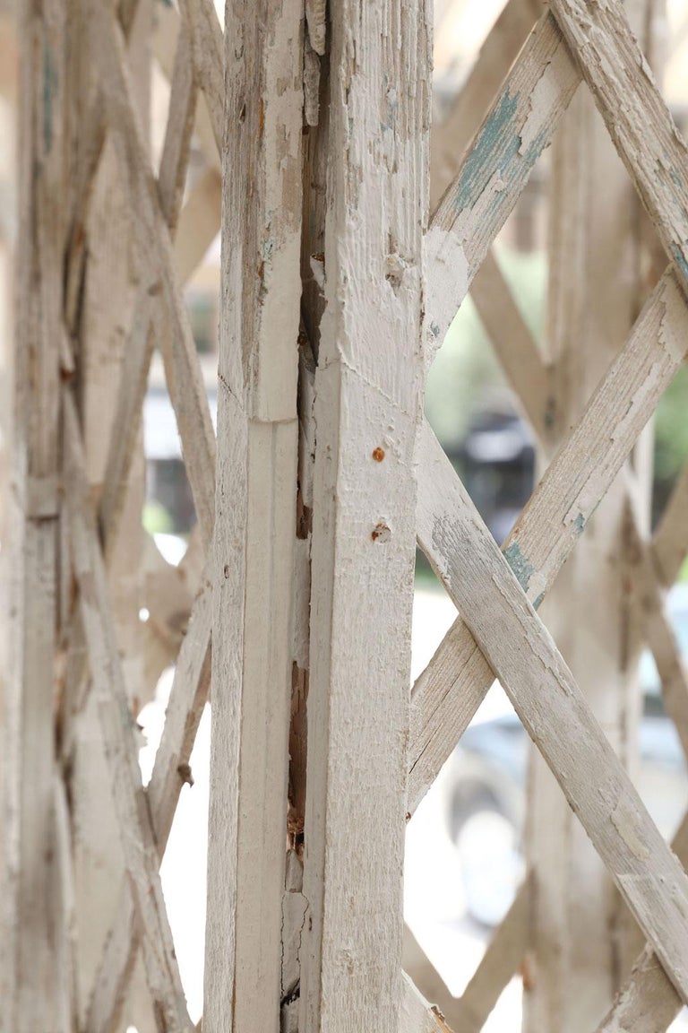 Vintage French White Painted Trellis For Sale at 1stDibs