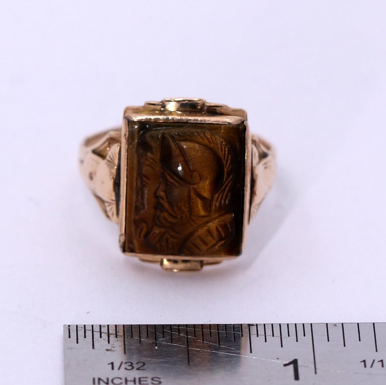 Vintage Gold and Carved Tiger's Eye Ring For Sale at 1stDibs
