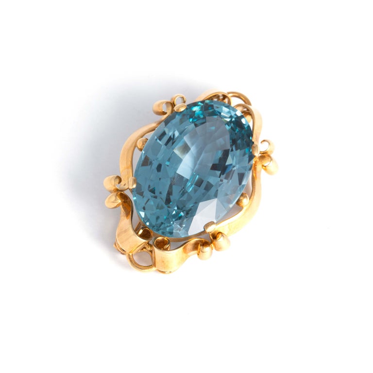 Vintage Gold Brooch For Sale at 1stDibs