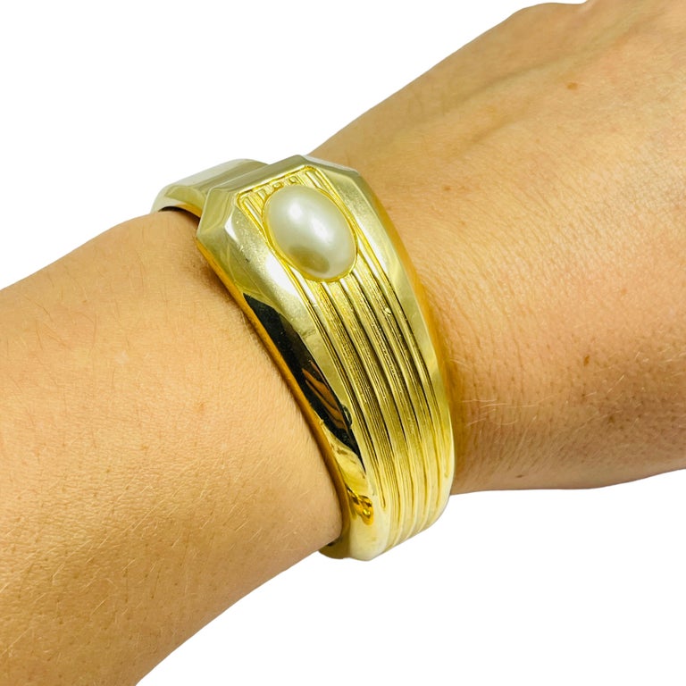 Vintage gold pearl clamper designer runway bracelet For Sale at 1stDibs