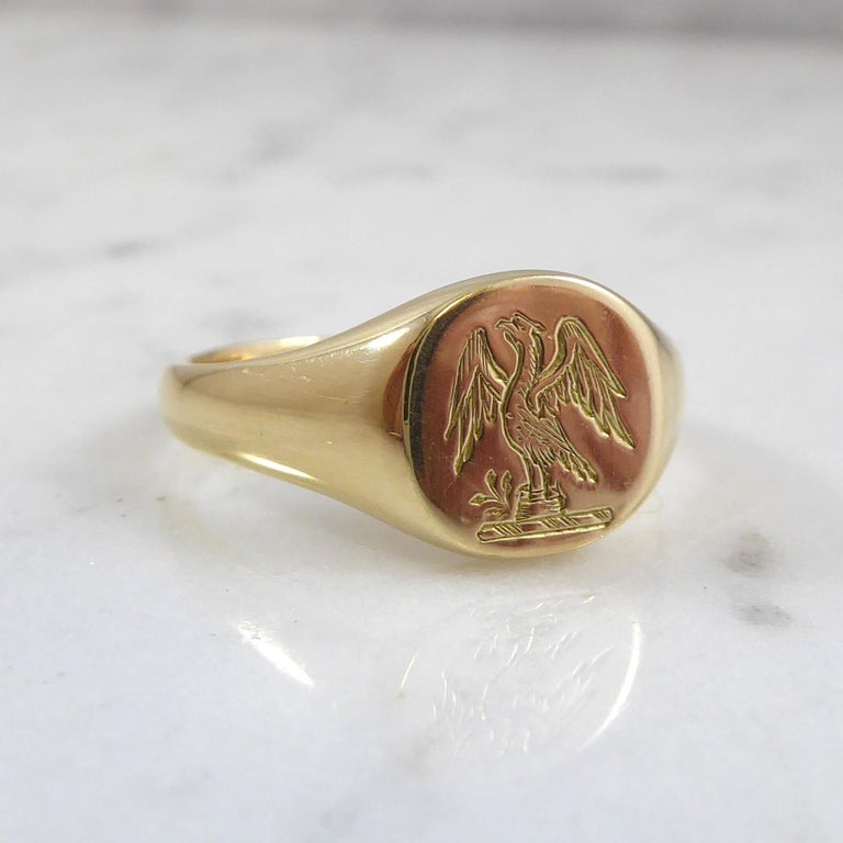Vintage Gold Signet Ring with Engraved Crest Design at 1stDibs